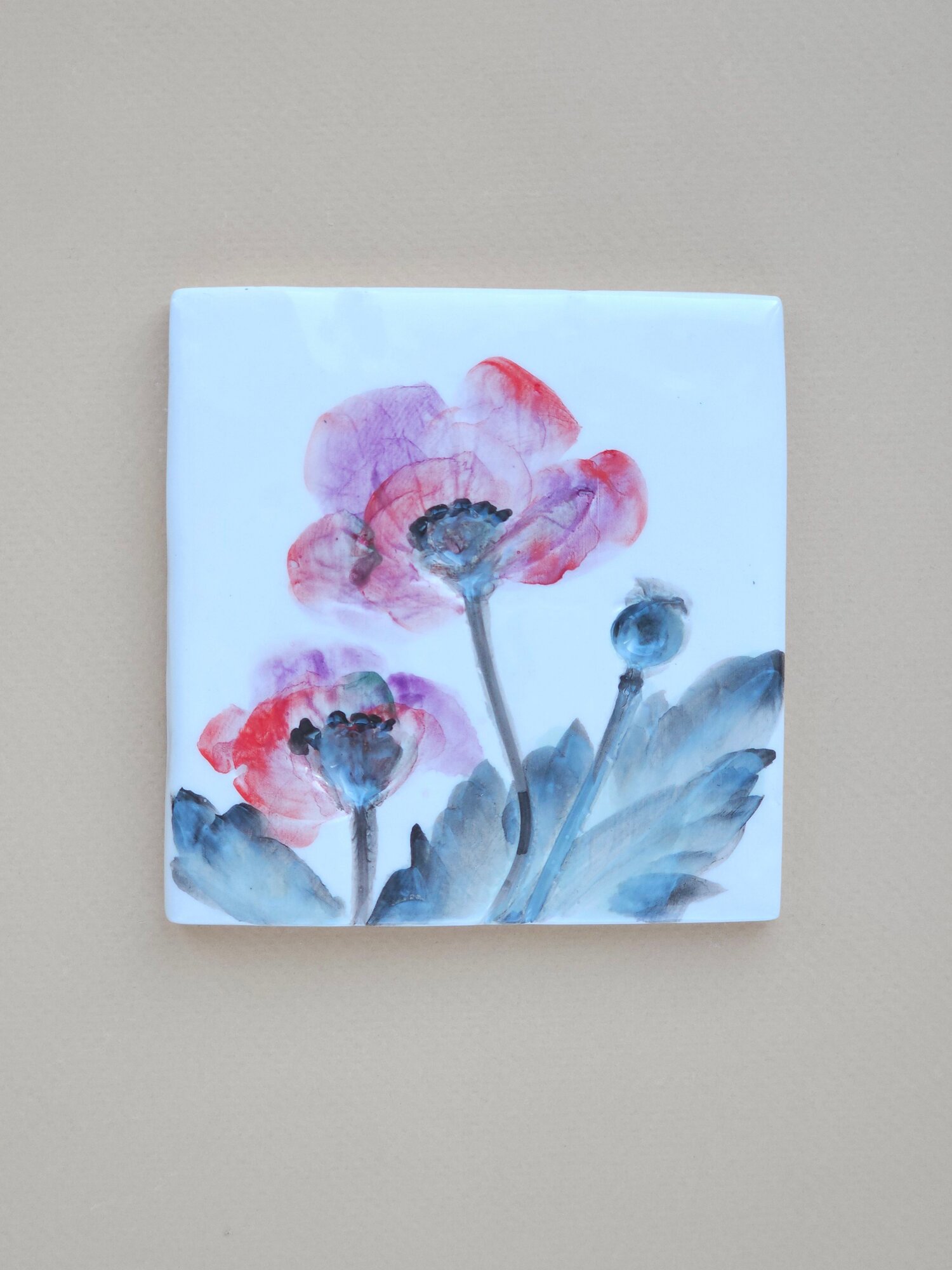Маки (розовые). Панно, изразец, настенный декор, плакетка, украшение настенное интерьерное. Ярославская майолика. Керамика ручной работы. Сделано в России.