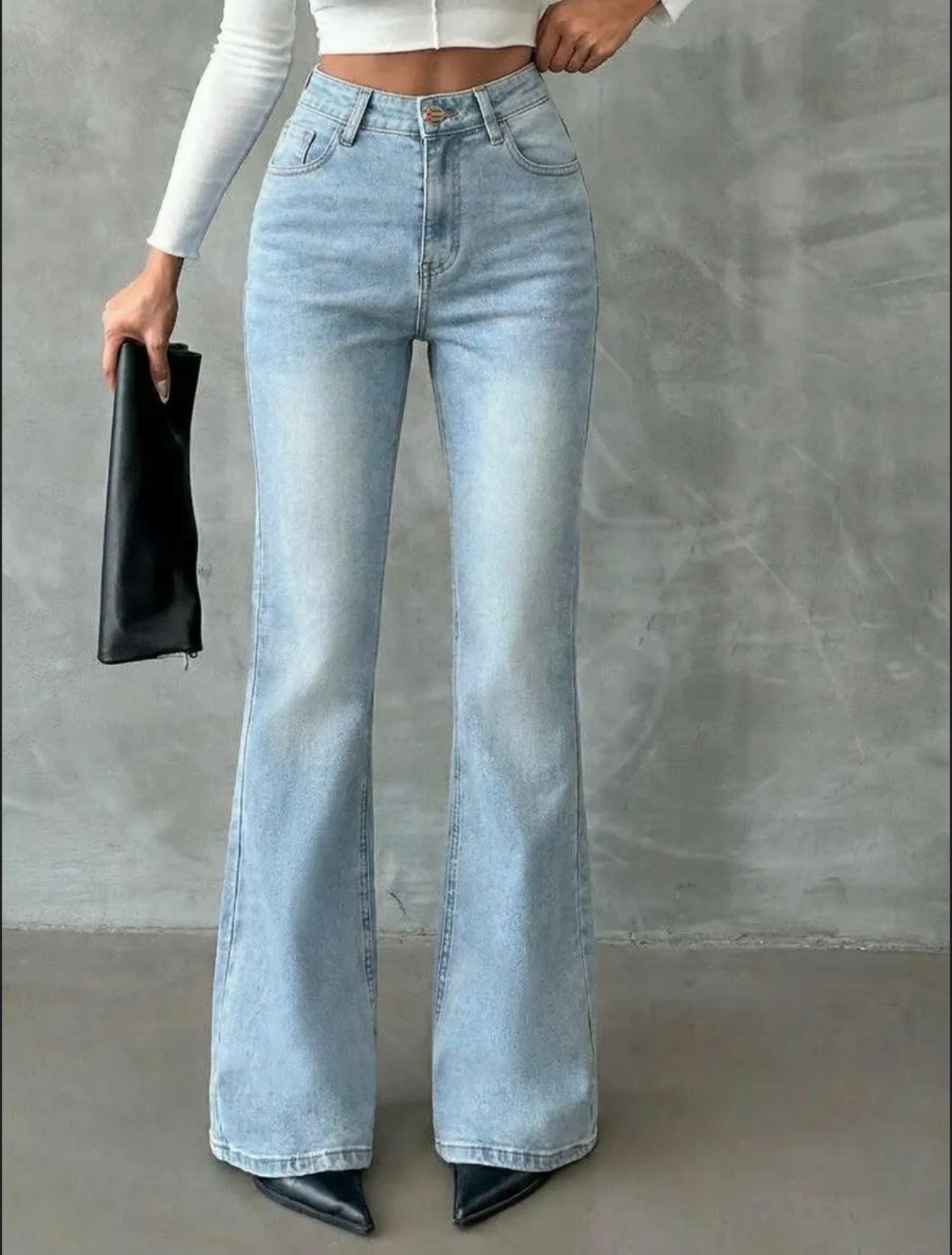 Джинсы клеш  от колена