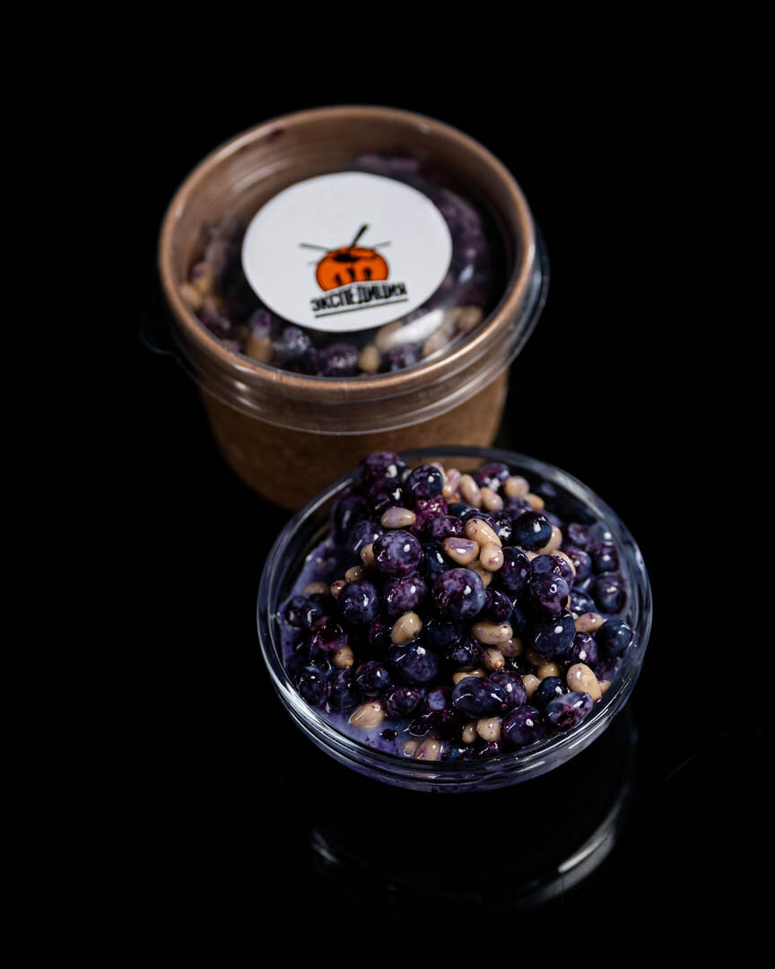 Черника с кедровыми орехами в сгущенном молоке, ягодный десерт, без консервантов, 150г