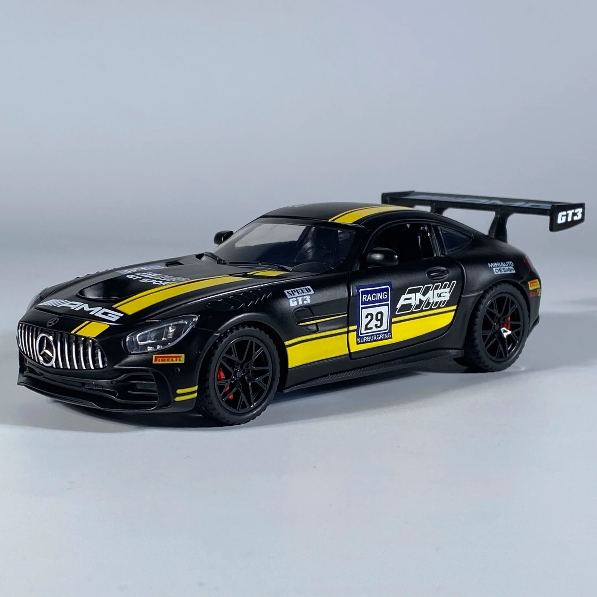 Maisto Mercedes-Benz AMG GT, черный с желтым