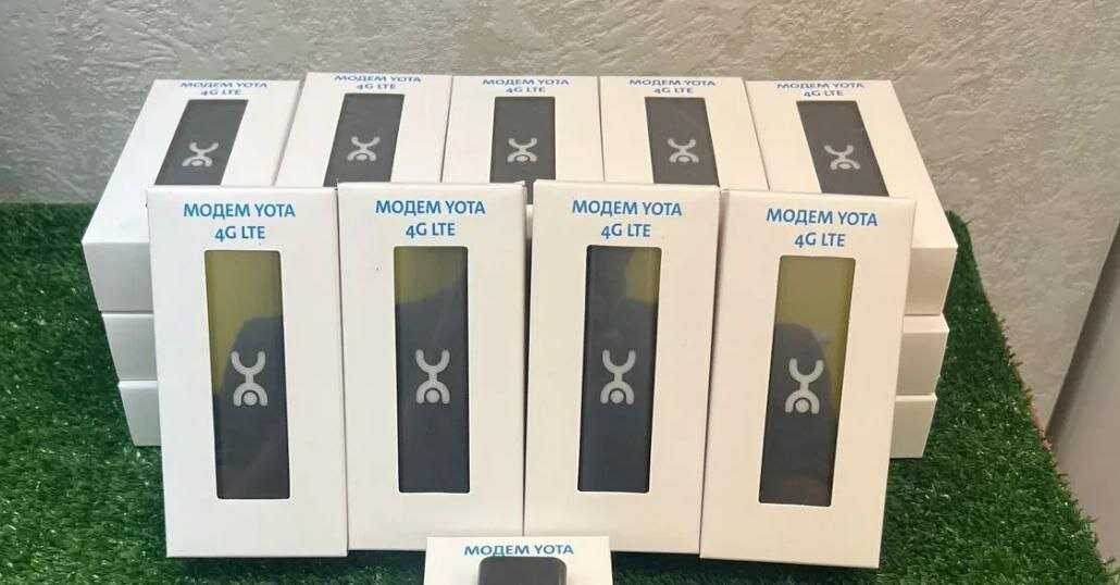 Модем Yota USB 4G LTE, ( без Wi-FI, Подключение к USB ) черный, новый , Универсальный , Работает со всеми операторами .