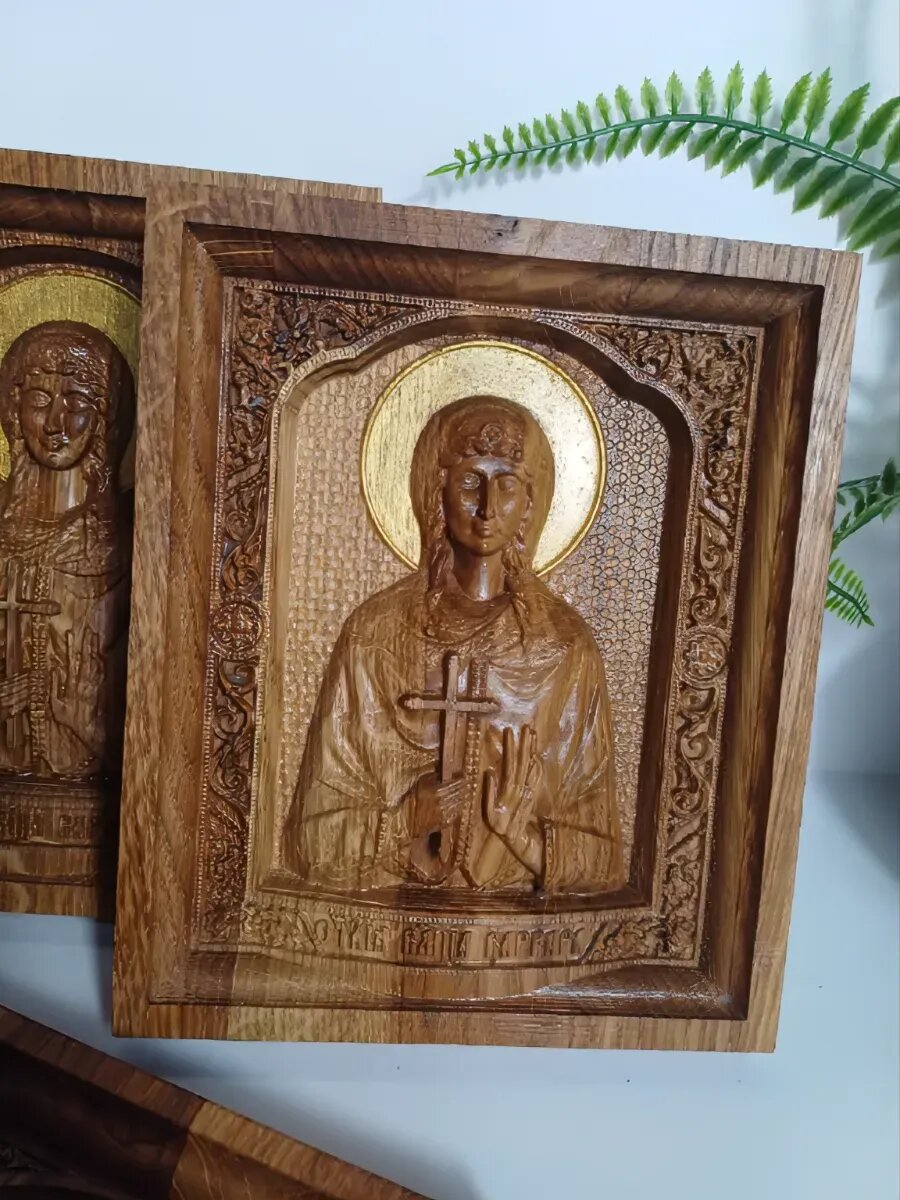 Освященная Икона святой вл. муч. Варвары резная из дуба 17*14 — фото 1
