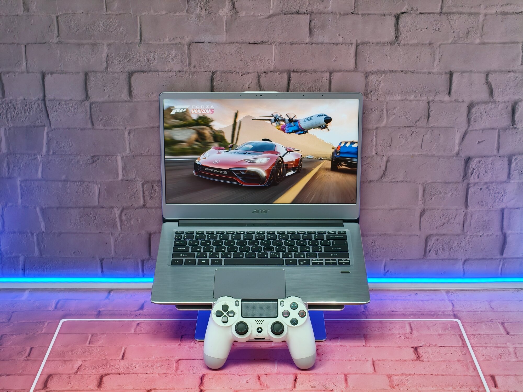 14" Ноутбук ACER SWIFT SF314-41, IPS FHD, AMD Athlon 300u, 8 ГБ, SSD 256 ГБ, Radeon RX Vega 3, Win10Home, серебристый