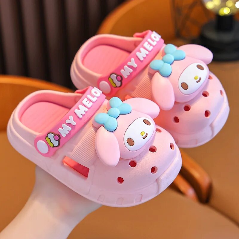 MINISO Летние нескользящие домашние тапочки Sanrio для девочек, уличные сандалии Hello Kitty для девочек и детей, тапочки Kuromi, Размер обуви: 26-27