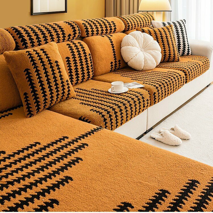 Свадебный красный чехол для дивана, универсальный чехол с полным покрытием, зимний толстый плюшевый чехол для дивана, новая модель чехла для подушки 2026 года.