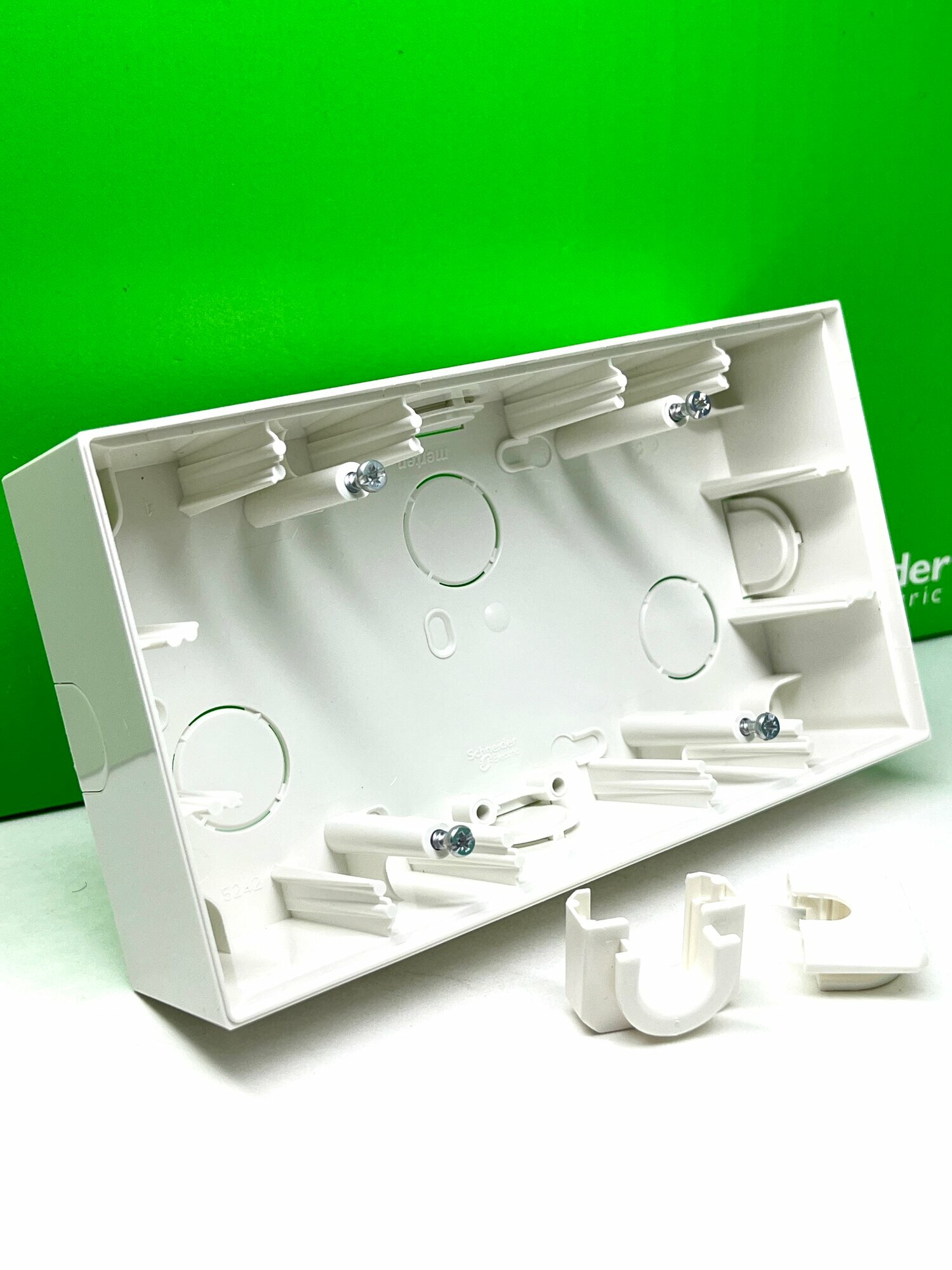 Корпус Schneider Electric Merten M-Elegance для открытой установки, 2 поста. Полярно-белый MTN524219
