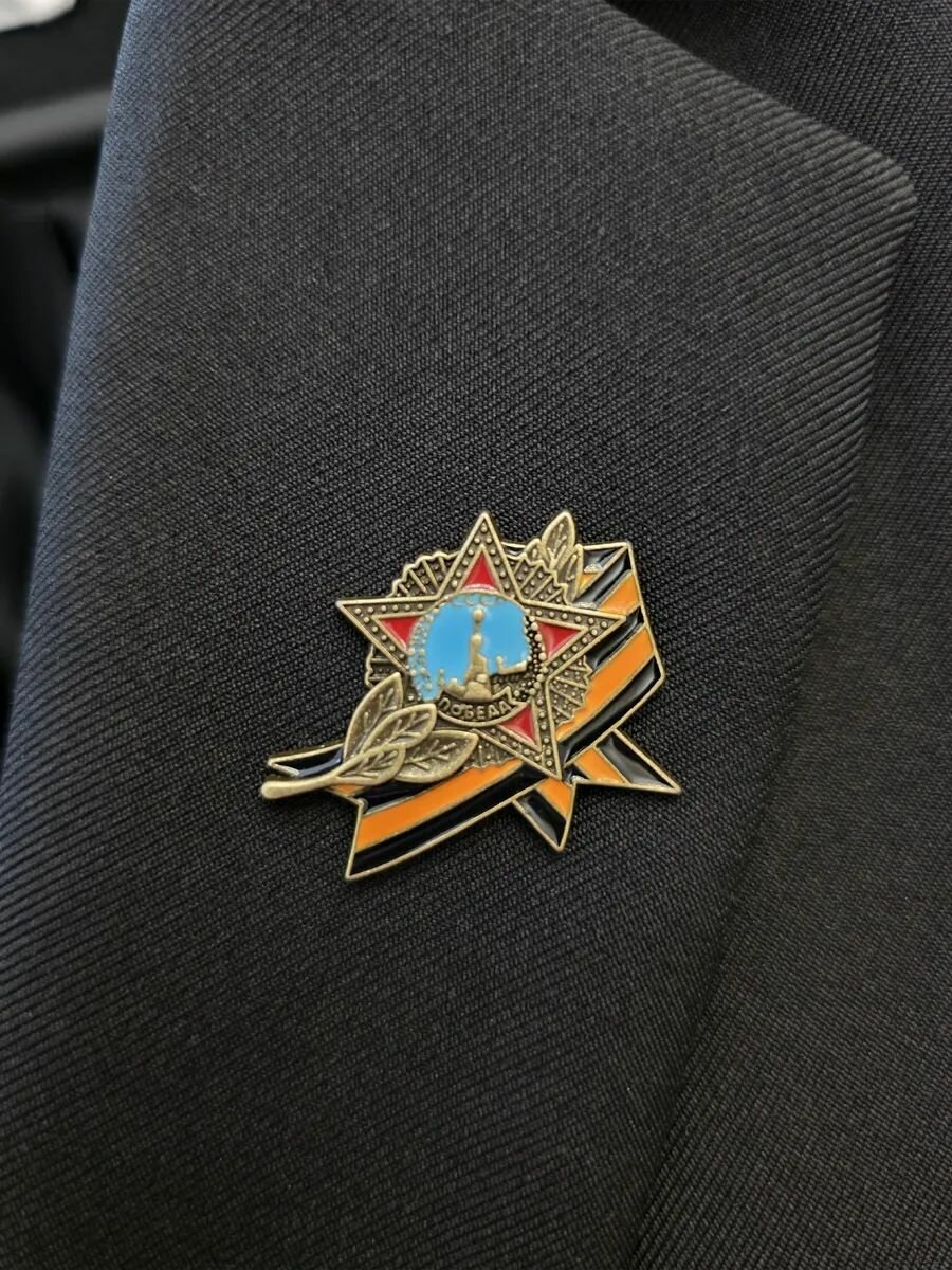 Значок 9 мая орден Победы металлический