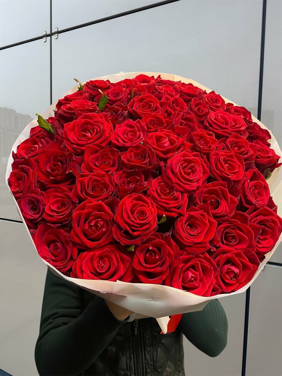 Букет из 51 красной российской розы 50см, "Red Naomi" Ред Наоми, подарок на 14 февраля, на 8 марта