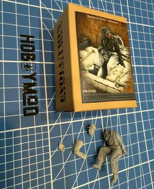 EM-35161 Фигурка для самостоятельной росписи 1:35 German stug crewman