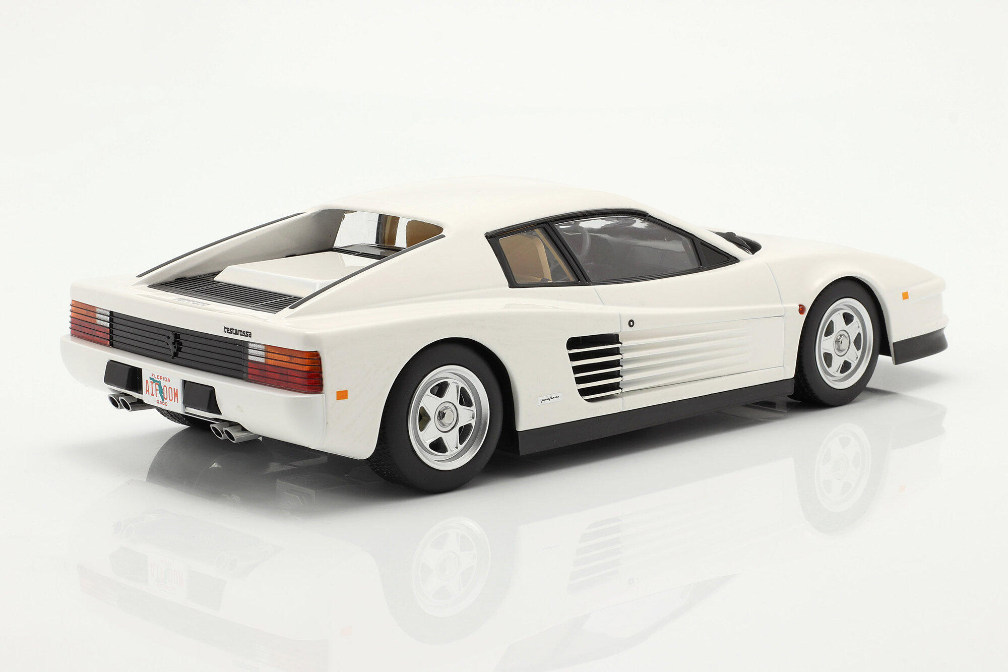 Модель коллекционная KK-SCALE Ferrari testarossa monospecchio us-version 1984 white — фото 1