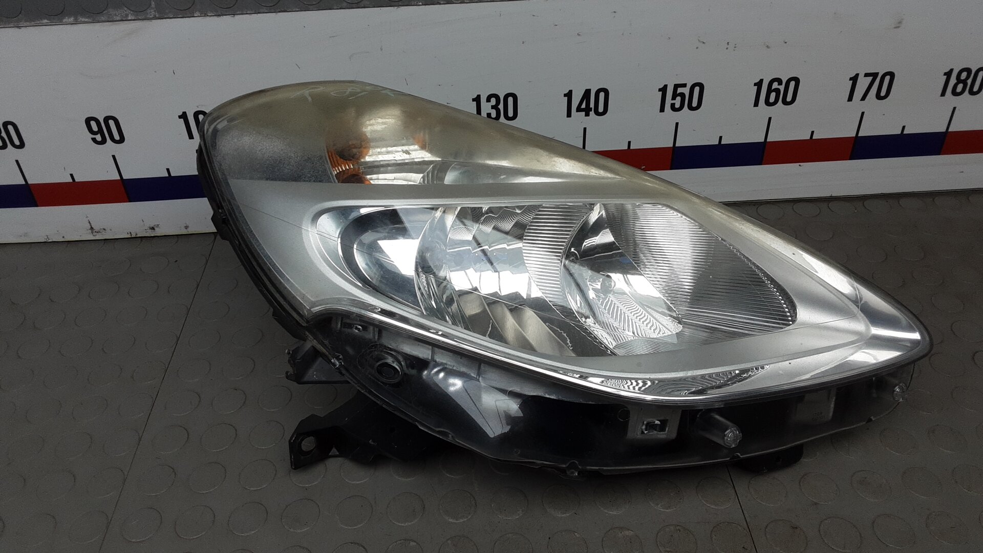 Фара правая RENAULT CLIO 3