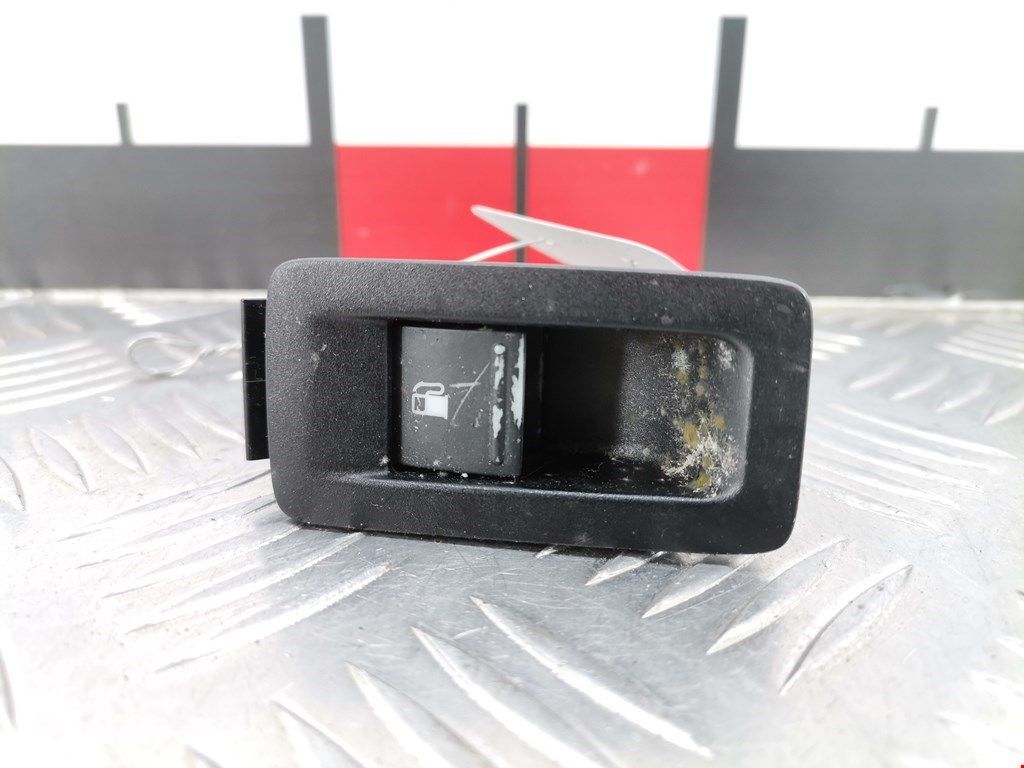 Кнопка открытия лючка бензобака / 1632039 1F0959527 1T0959833AREH для Volkswagen Touran 1 (с пробегом)
