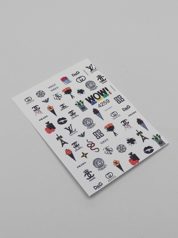 Наклейки для ногтей, слайдеры для маникюра и педикюра. Цветы и бренды