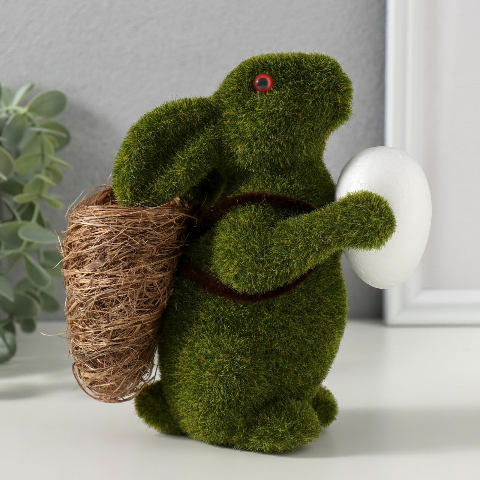 Фигурка пенопласт "Кролик зелёный с яичком и корзиной с морковью", 15x7x15.5 см