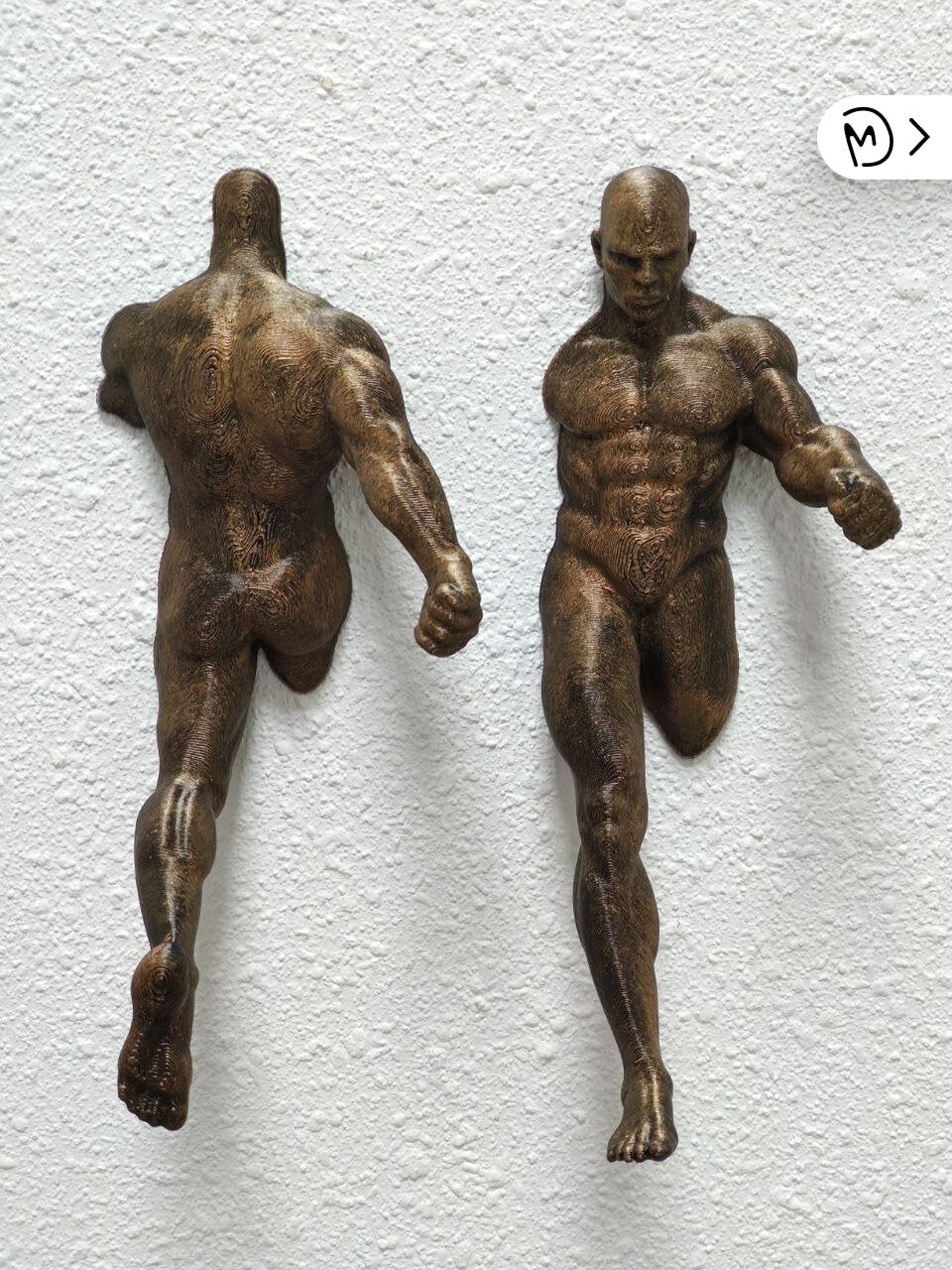 Статуэтка барельеф - Человек входит и выходит из стены