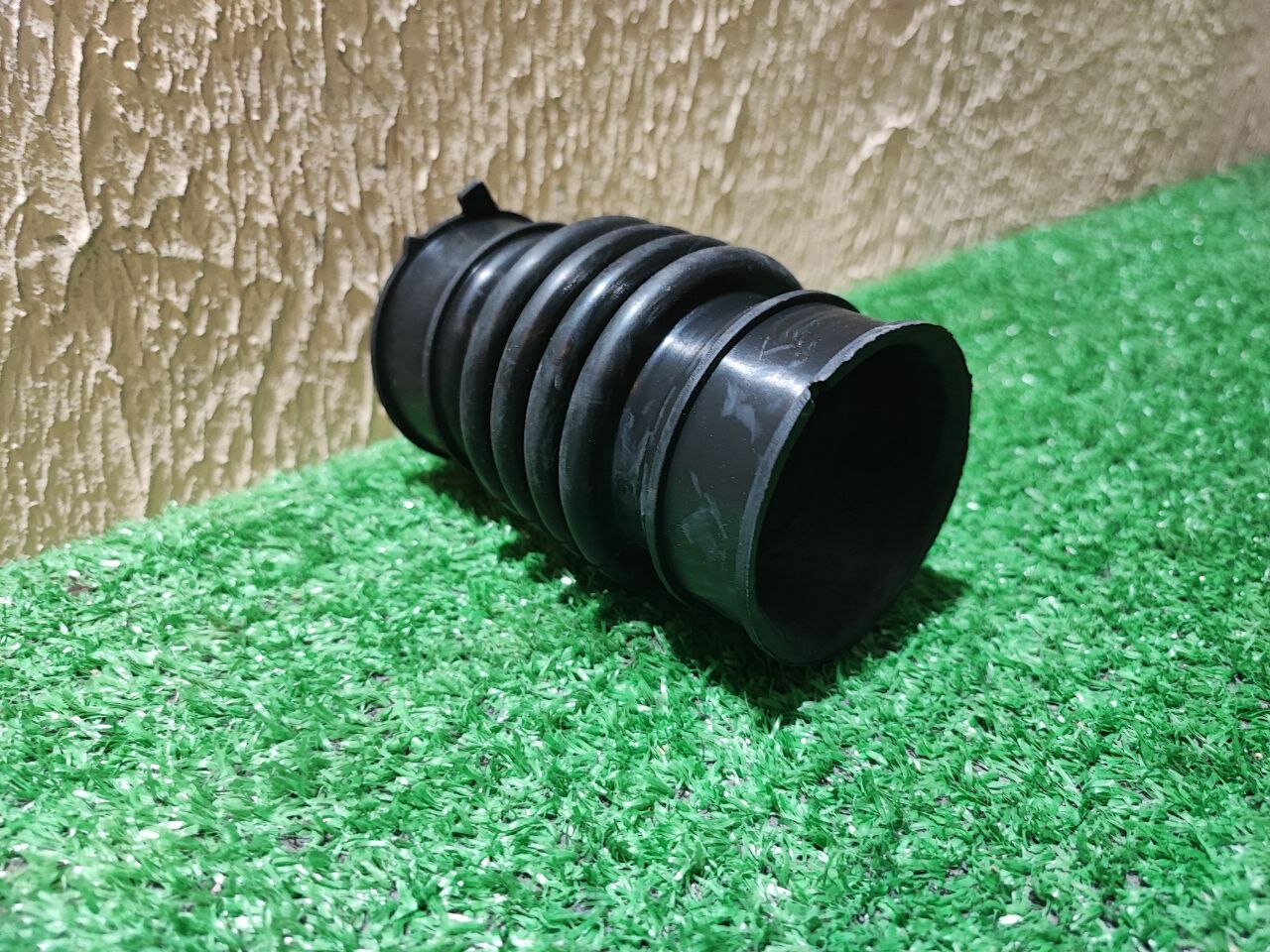 Патрубок воздушного фильтра Toyota Alphard 1788120110