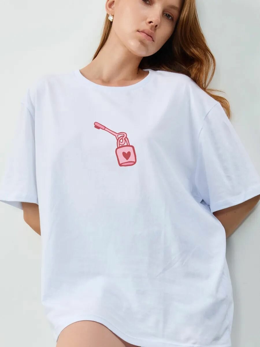 Футболка оверсайз базовая с принтом Замок и ключ