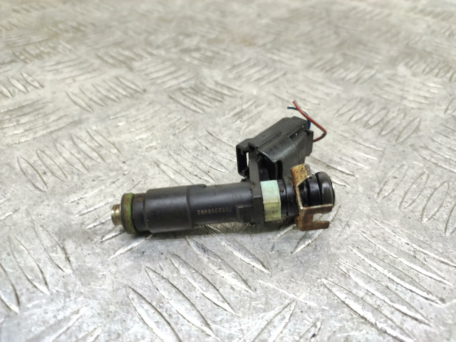 Форсунка топливная Volkswagen Polo 4 рест. (2005 - 2009) 03D906031F