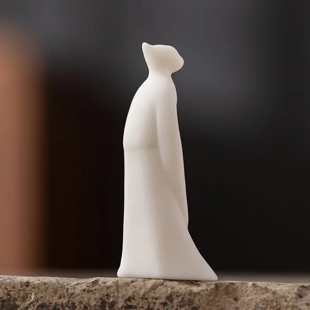 1 миниатюрная статуэтка Будды из белого фарфора, креативное украшение для гостиной, чайной церемонии, дзен-буддизма, миниатюрный аксессуар для ландшафтного дизайна.
