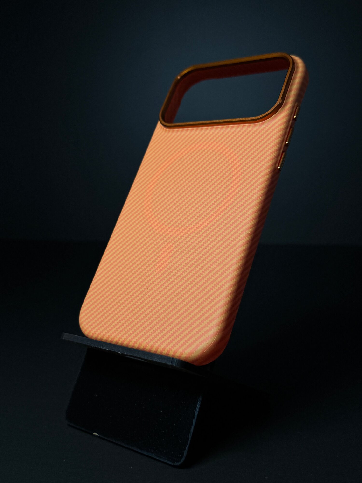 Чехол Айфон 17 Про Макс / чехол iPhone 17 Pro Max с MagSafe LUXO Life+, светло-оранжевый, с ярким магсейф, карбоновый