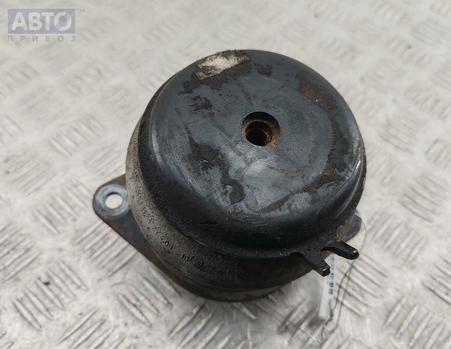 Подушка крепления двигателя Volkswagen Golf-3