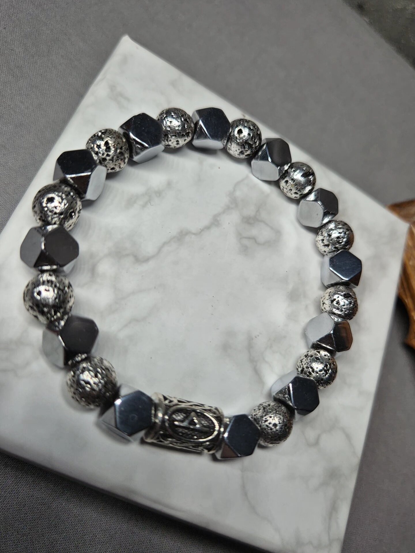 Славянский оберег, плетеный браслет, вулканическая лава