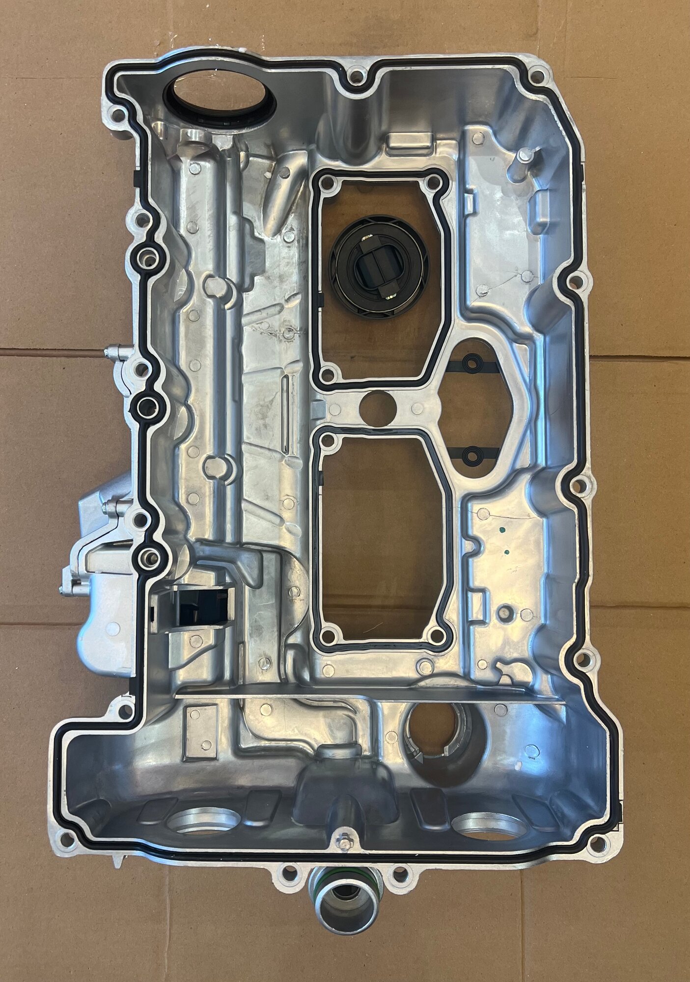 Клапанная крышка BMW N20 алюминиевая 11127588412