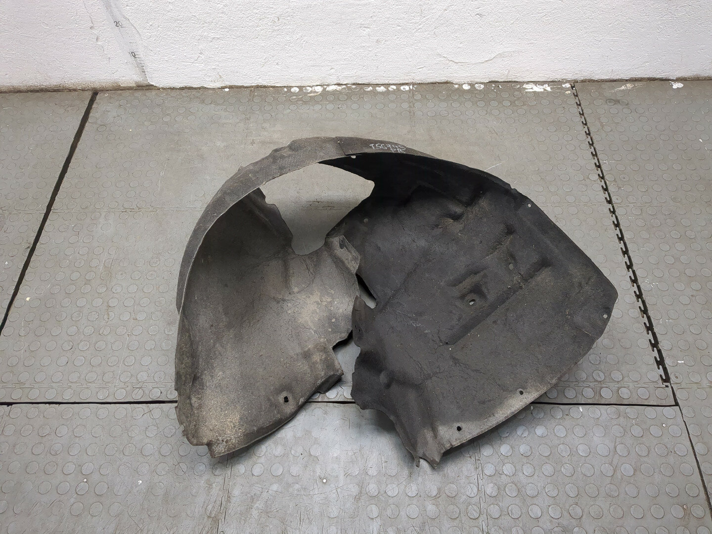 Защита арок (подкрылок) правая передняя Audi A4 (B8) Б/У