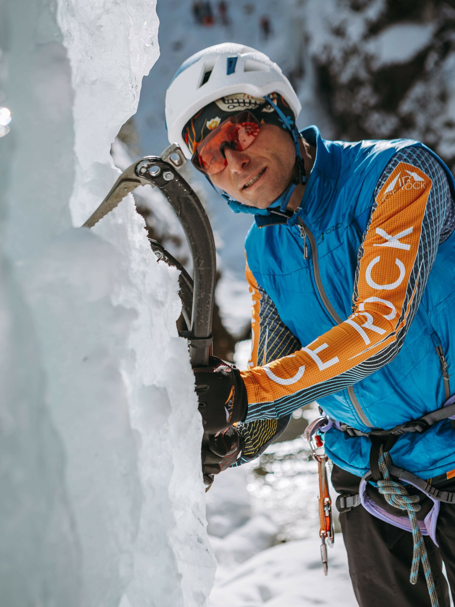 Ледовый инструмент спарк (Spark) клюв "Лёд" с молоточком. Ледоруб ICE ROCK