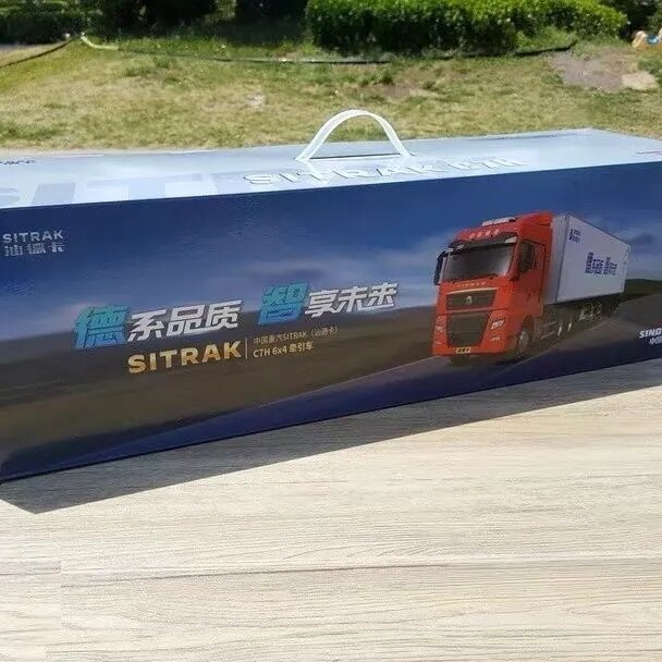 Сборная модель SINOTRUK Shande Truck Mold C7H Легкосплавный автомобиль Модель 1:36 с контейнером, для коллекционеров, белый — фото 1