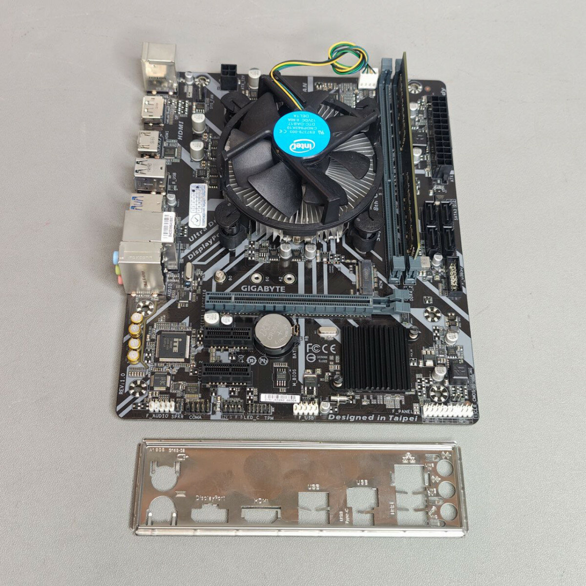 Комплект мат. плата Gigabyte H310M A (s-1151v2) + i3 -8100 + 8Gb + кулер