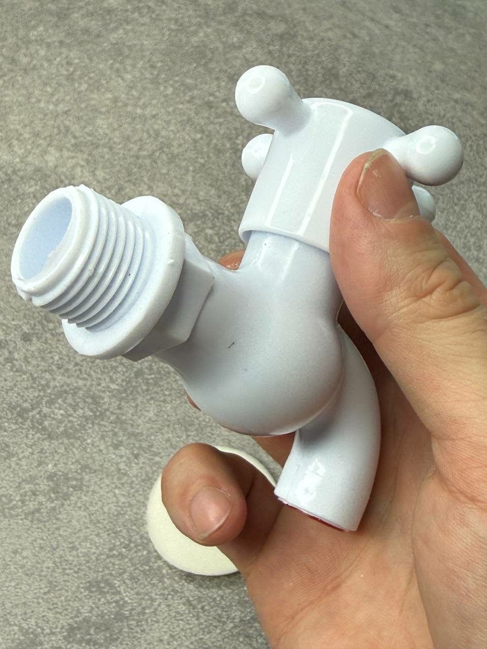 Кран для умывальника дачного пластиковый