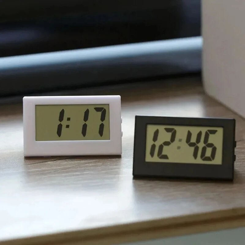 Черные мини часы электронные 17:58, 2.5x3.3x5.6см — фото 1