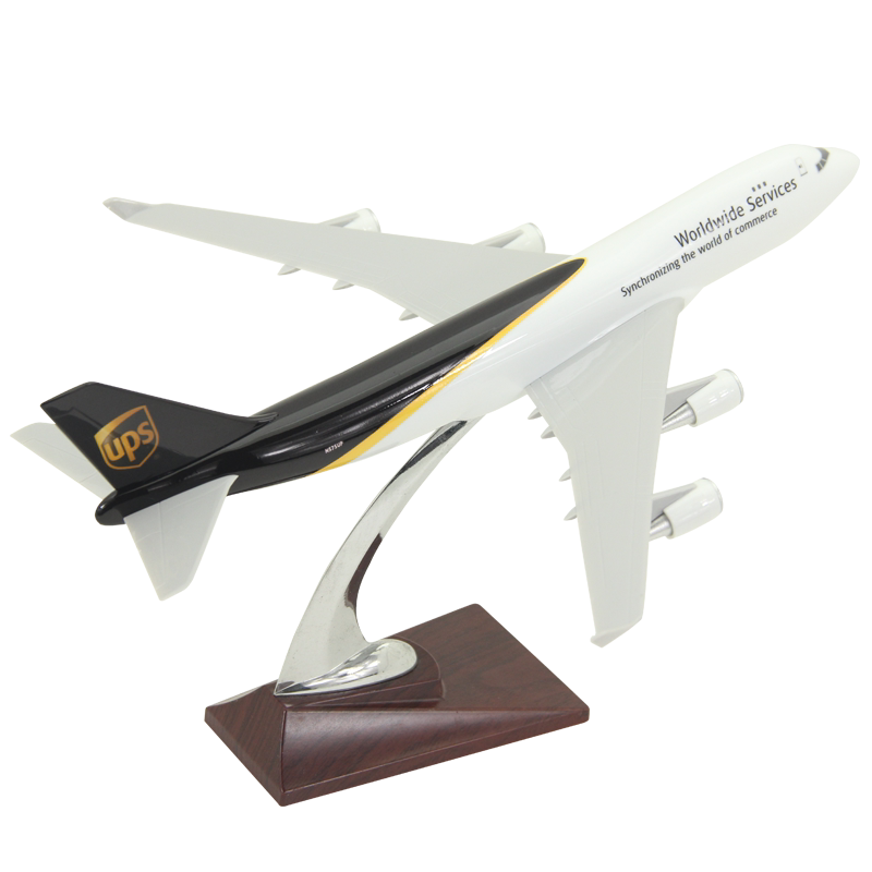Модель самолета B747-400 UPS грузовой самолет 32 см без указания материала
