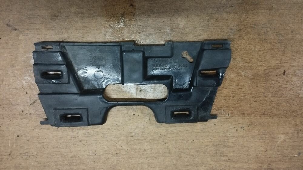 Кронштейн переднего бампера Volvo S40 V40 1