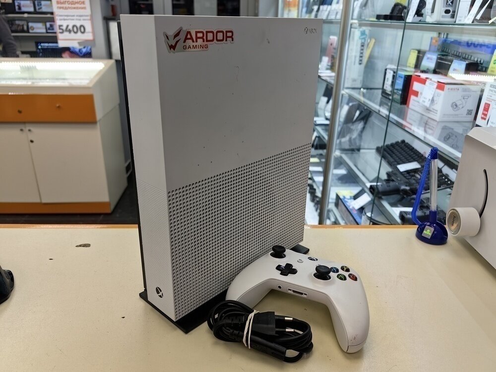 Игровая приставка Microsoft Xbox One S, 500GB, Wi-Fi, 4K, белая Б/У. Уценка