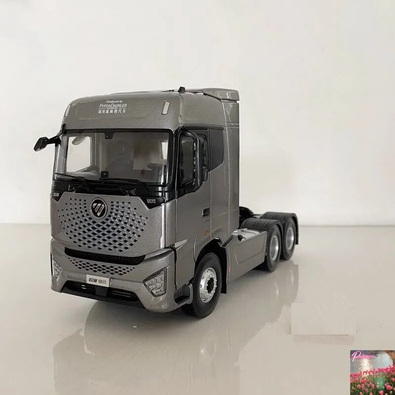 Модель грузовика в масштабе 1:24