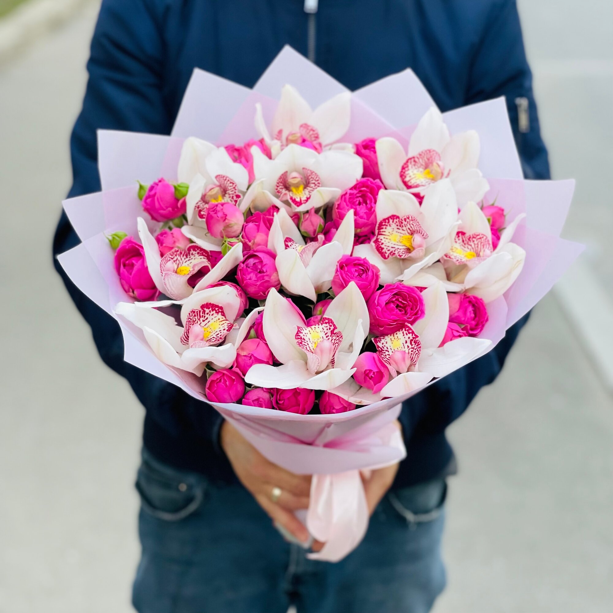 Букет Rybe-Flowers, из роз и орхидеи, сборный, белый, розовый, разноцветный