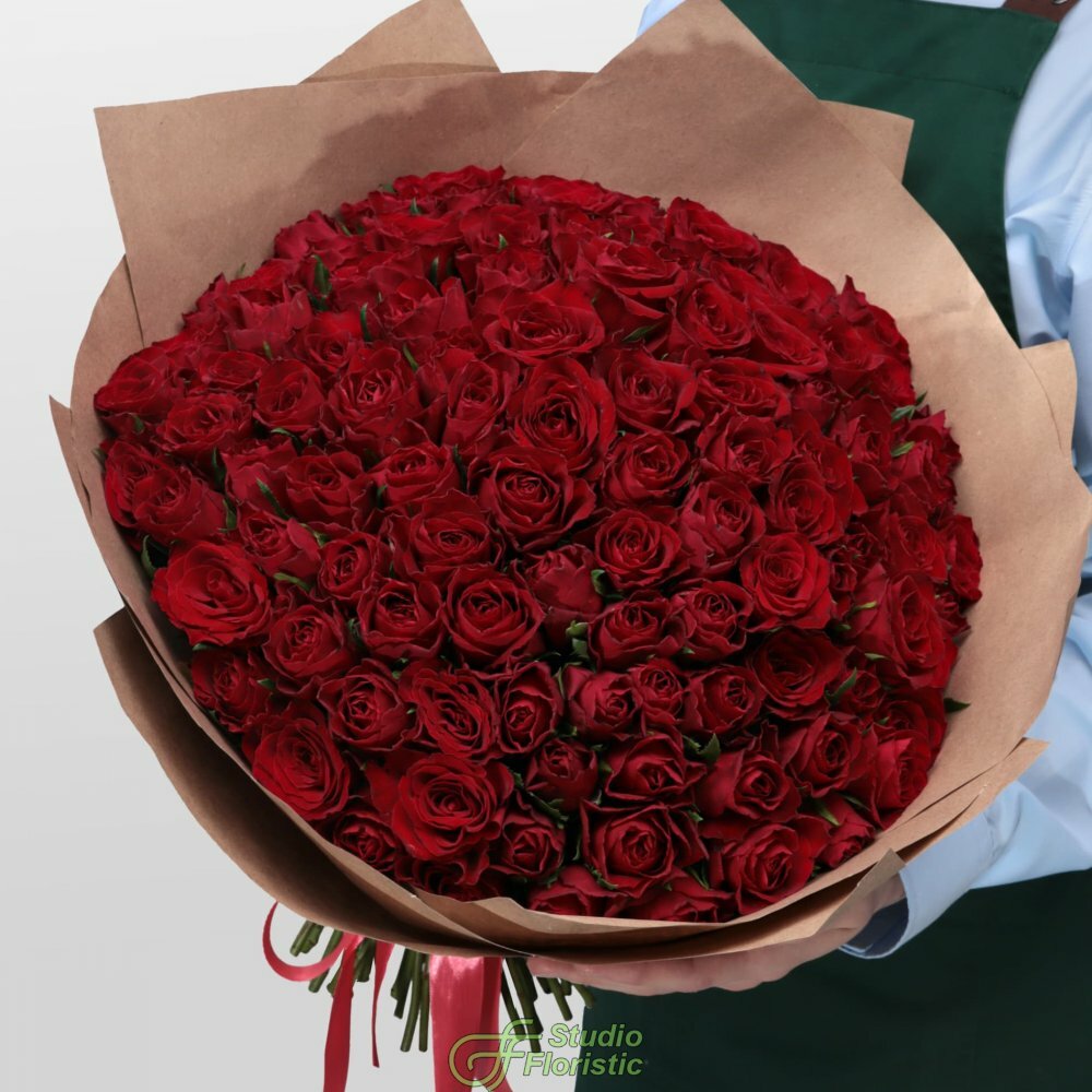 Монобукет Studio Floristic "Роскошной", красные розы Кения, 101 цветок, высота 40см