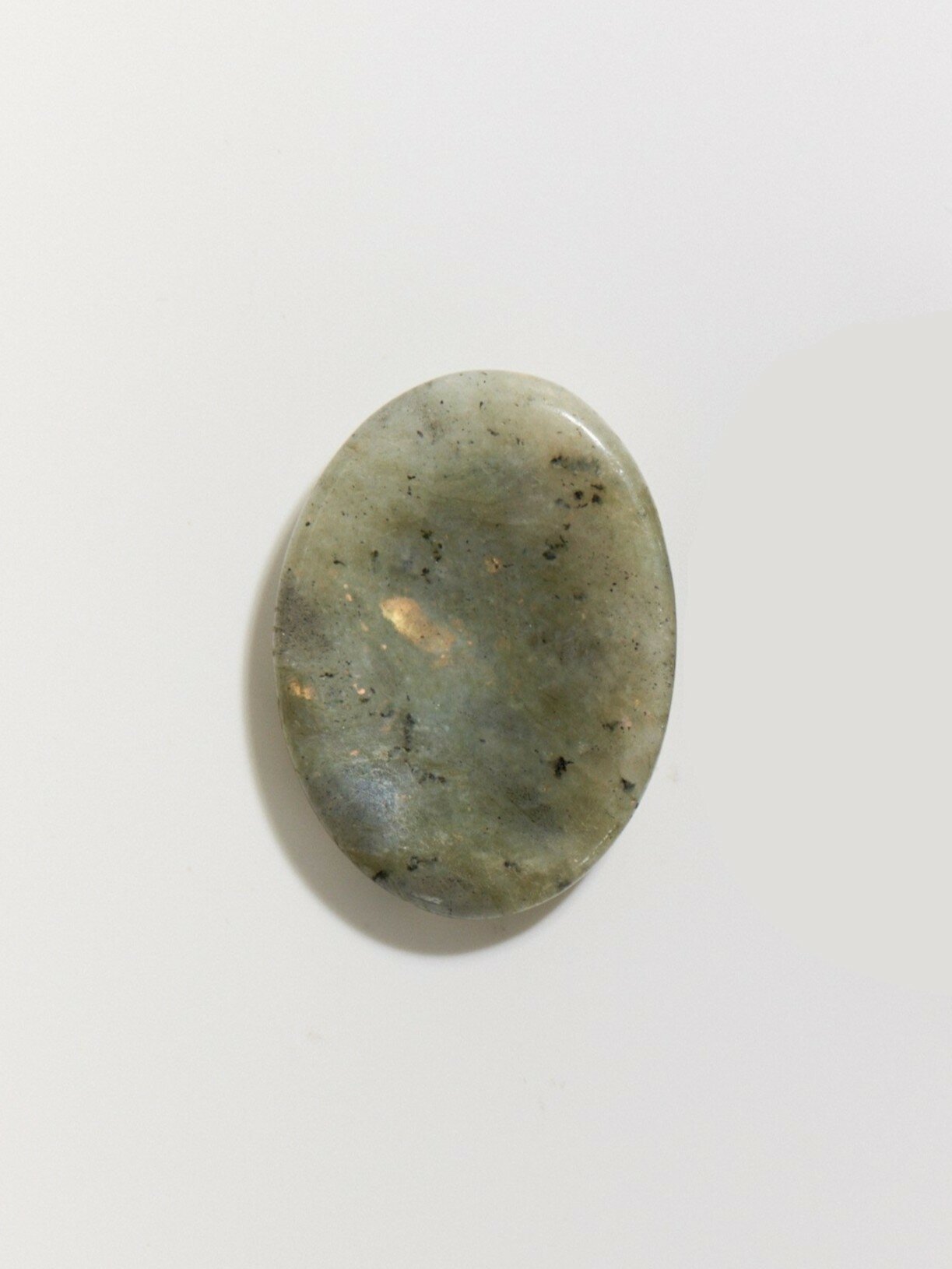 Антистрессовый камень QUARZ, натуральный лабрадорит, 3,5 х 4,5 см, 1 шт.