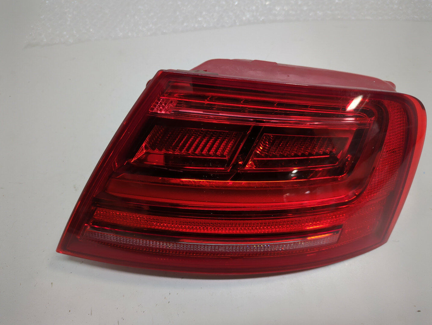 Фонарь (задний) правый Audi A8 (D4) Б/У