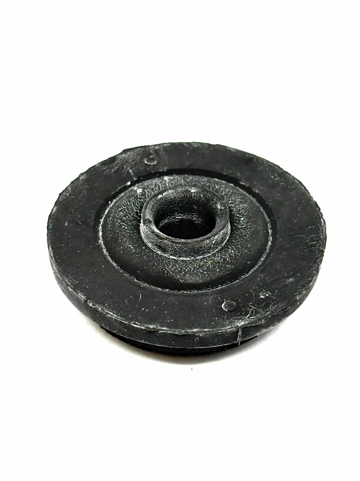 Втулка крепления радиатора SAT ST-21506-AX300 Nissan JUKE 10-/PRIMERA 01-07/AD/WINGROAD 99-/EXPERT 06-/BLUEBIRD SYLPHY