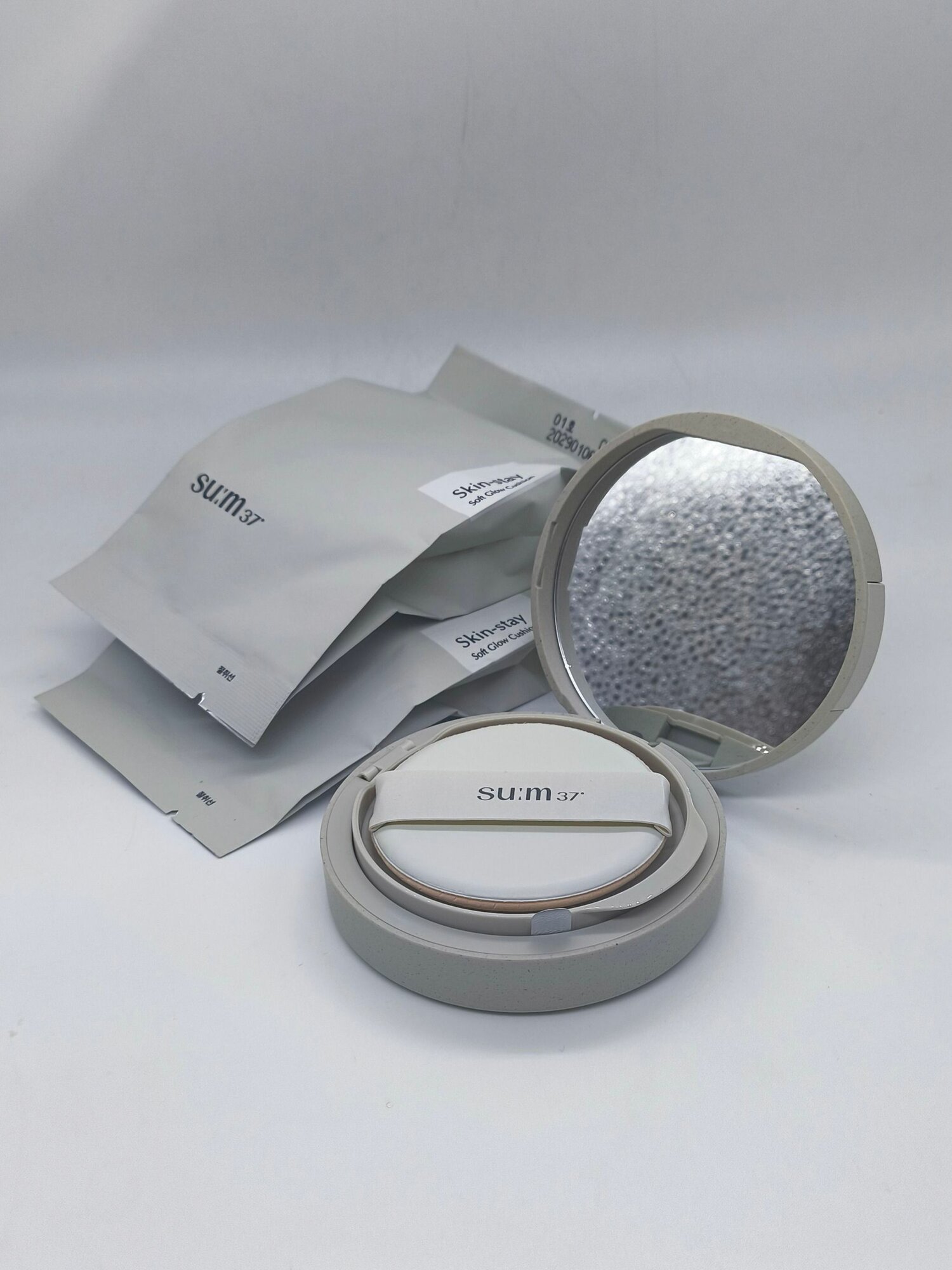 SUM 37 Кушон и 2 Рефилла 01 Skin-Stay Soft Glow Special Set