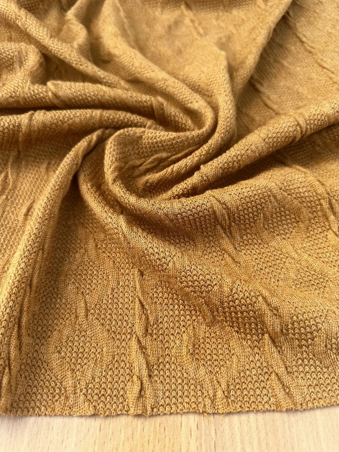 2 м. Вязаный трикотаж ткань для шитья. Ширина 155 см. Плотность 350 г/м2. Цвет горчичный