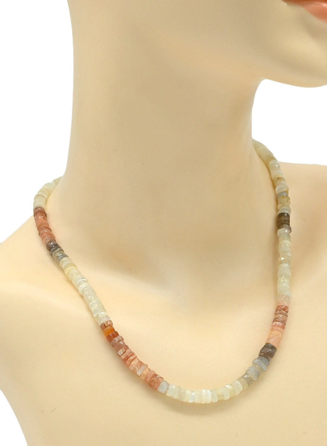 Бусы, лунный камень