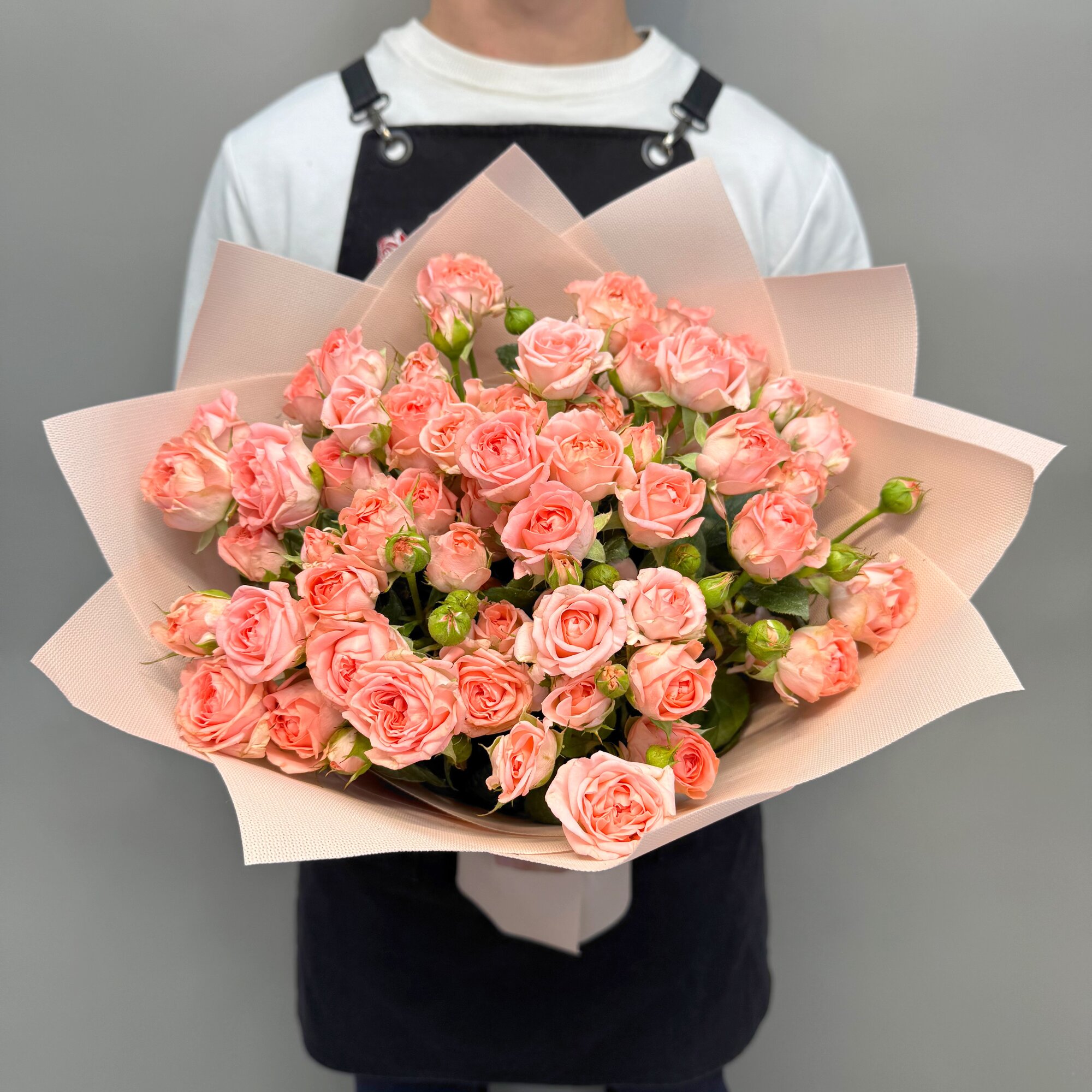 Розы кустовые пионовидные Фемке 15 шт в букете 50 см Q163 Rozavam