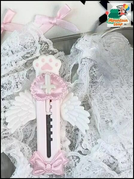 Стильный универсальный нож с эксклюзивным декором в виде кошачьего бантика, ангельскими крыльями и коготками