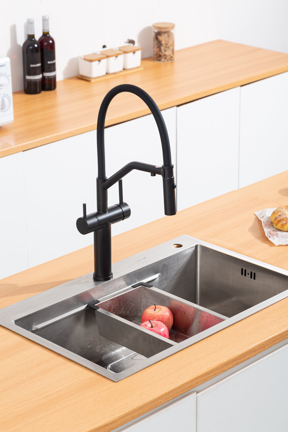 Смеситель для кухни с подключением к фильтру Gappo G4399-86, гибкий излив, нержавеющая сталь, в черном цвете