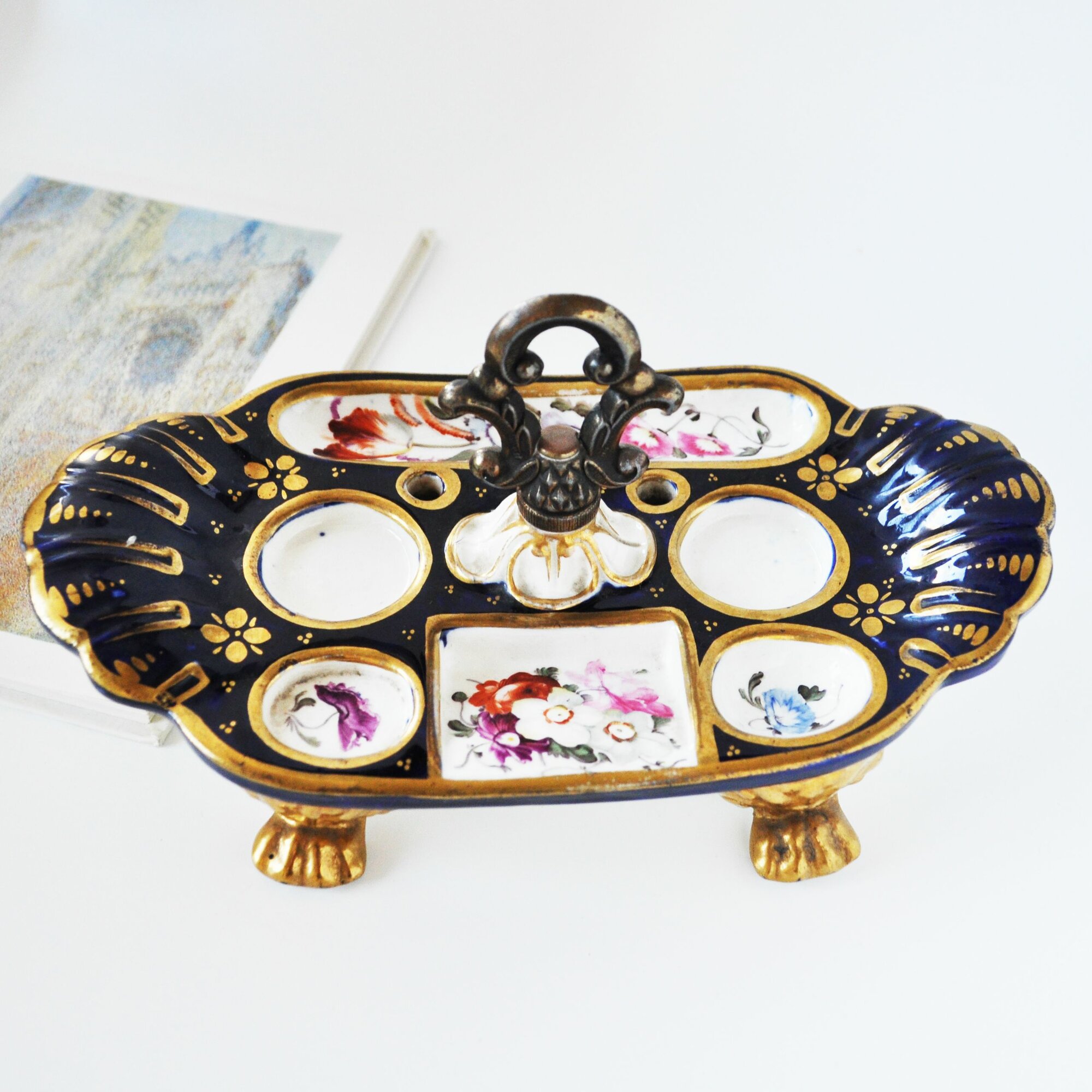 Антиквариат. Настольный прибор "Цветочная чернильница". Фарфор, ручная роспись, металл. Spode, Англия, середина XIX века.
