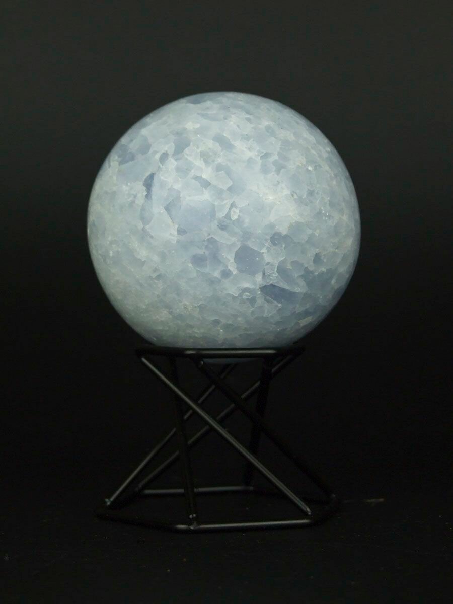 Голубой кальцит Шар 64 мм - Источник мира и канал общения